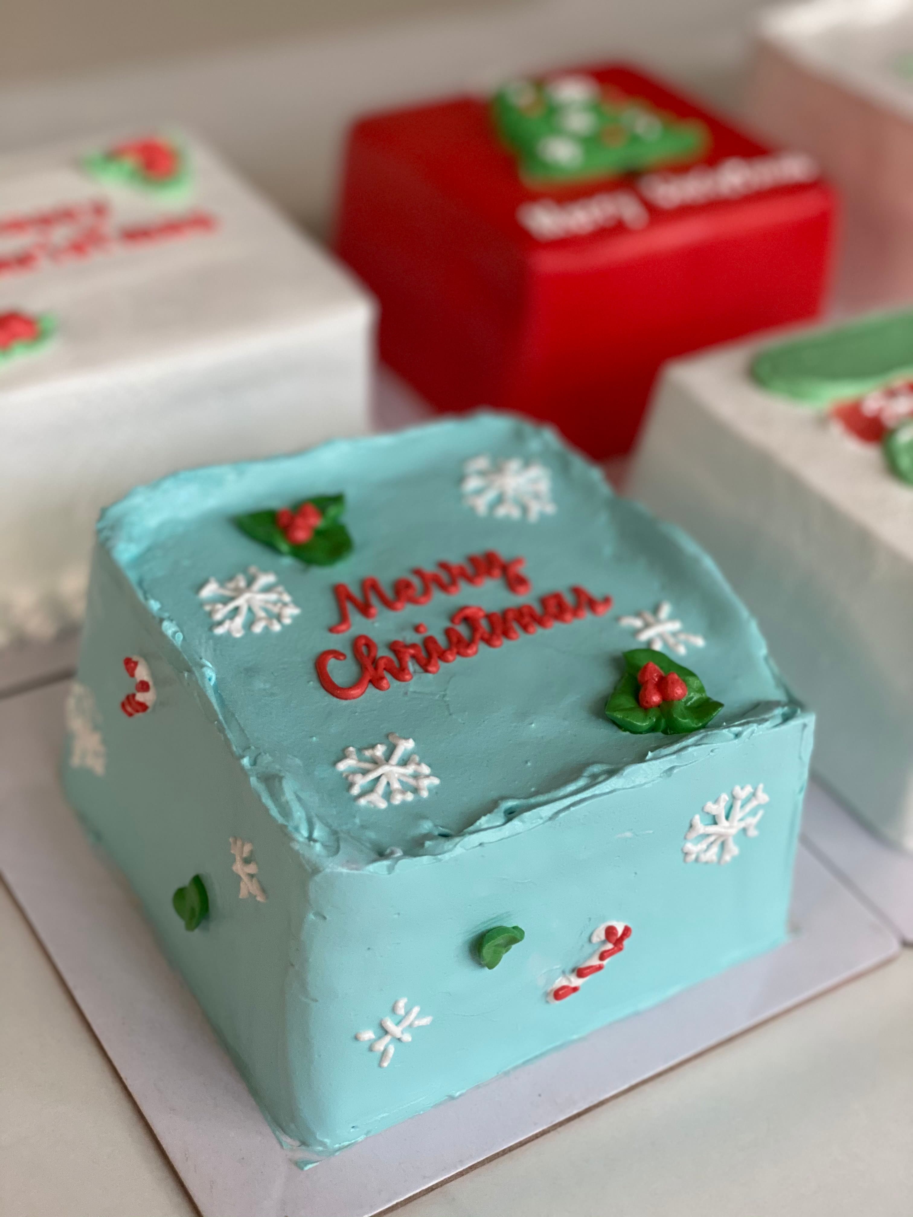 Presents Perfect: The Most Festive, Stunning Cakes For The Holidays ...