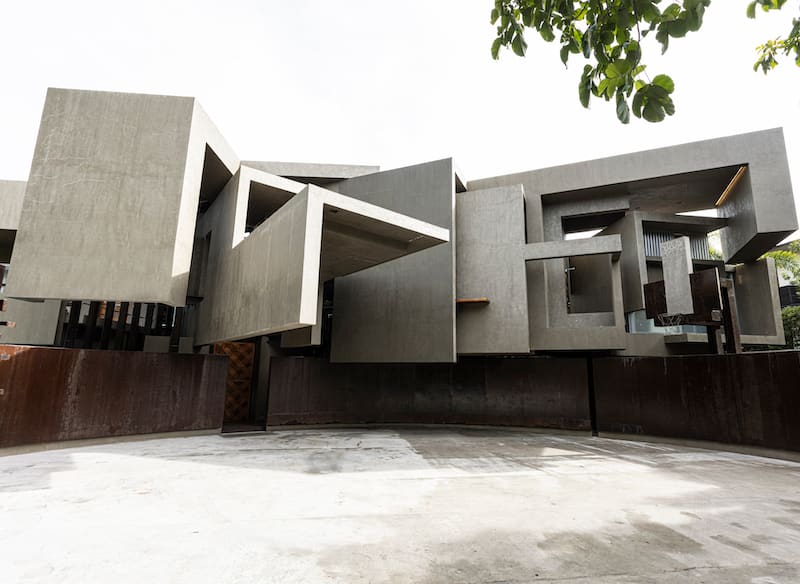 The “Equilateral House” Is A Vessel For Unexpected Surprises | Metro.Style