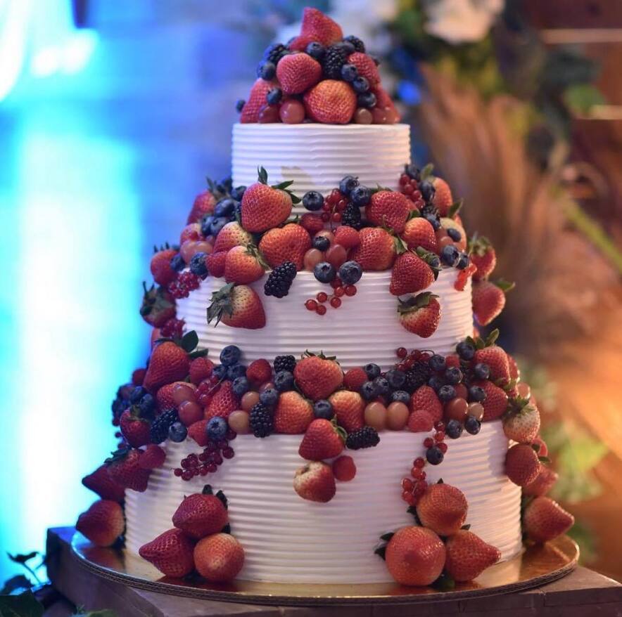 15 Of The Most Beautiful Floral And Fruit-Themed Cakes You Can Order ...
