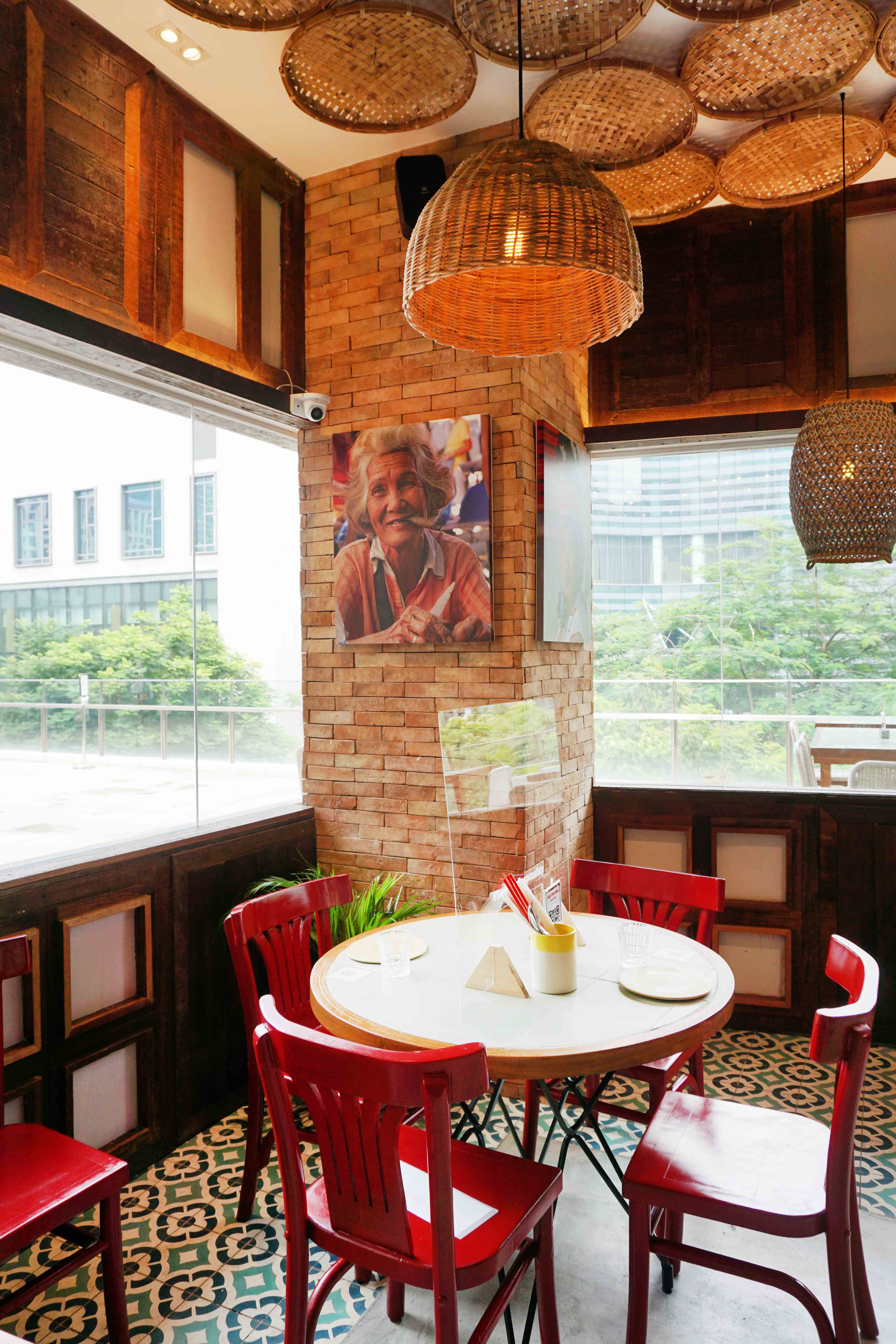 LOOK: Can't Travel? This Restaurant Is The Best Place For Destination ...