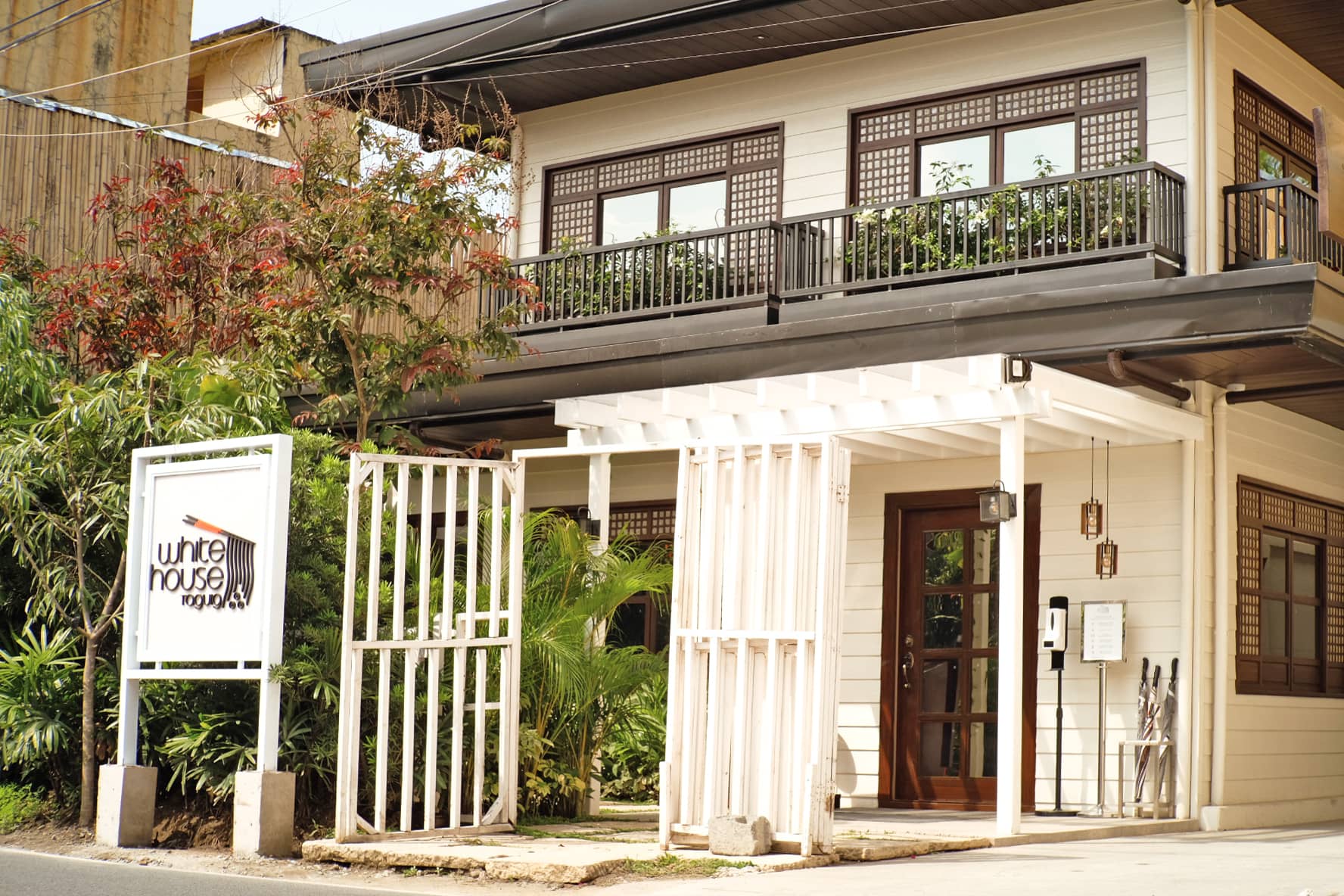 New Restaurant: White House Serves Cool Asian Flavors | Metro.Style