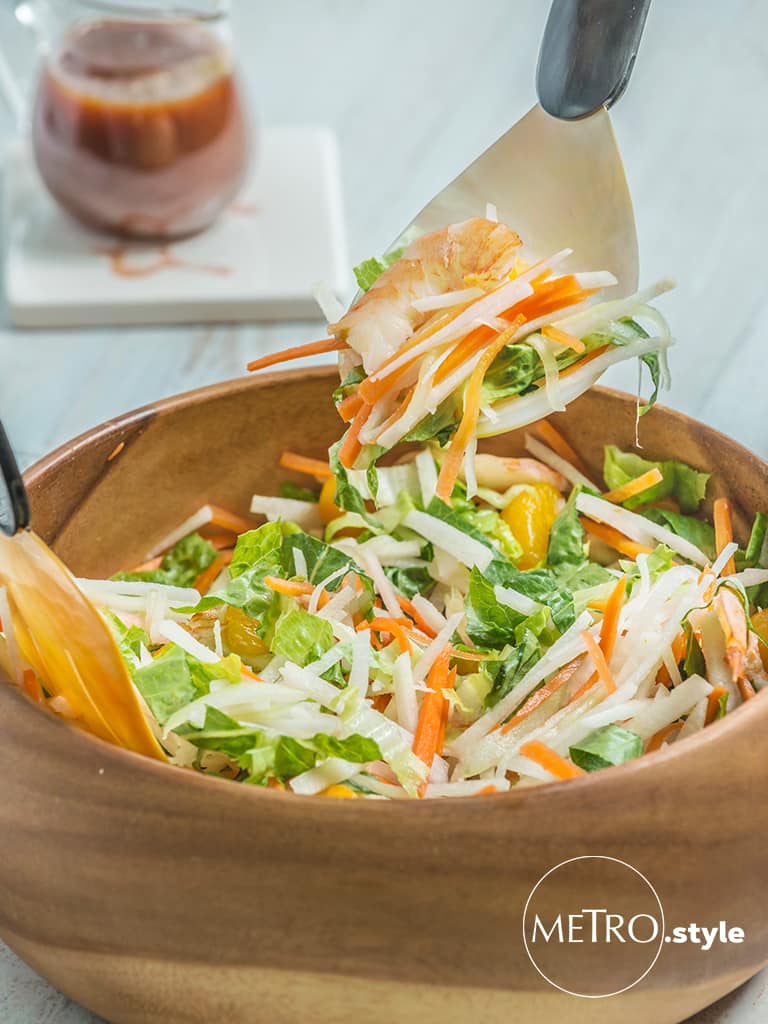 Spring Roll Salad with Peanut Sauce | Metro.Style