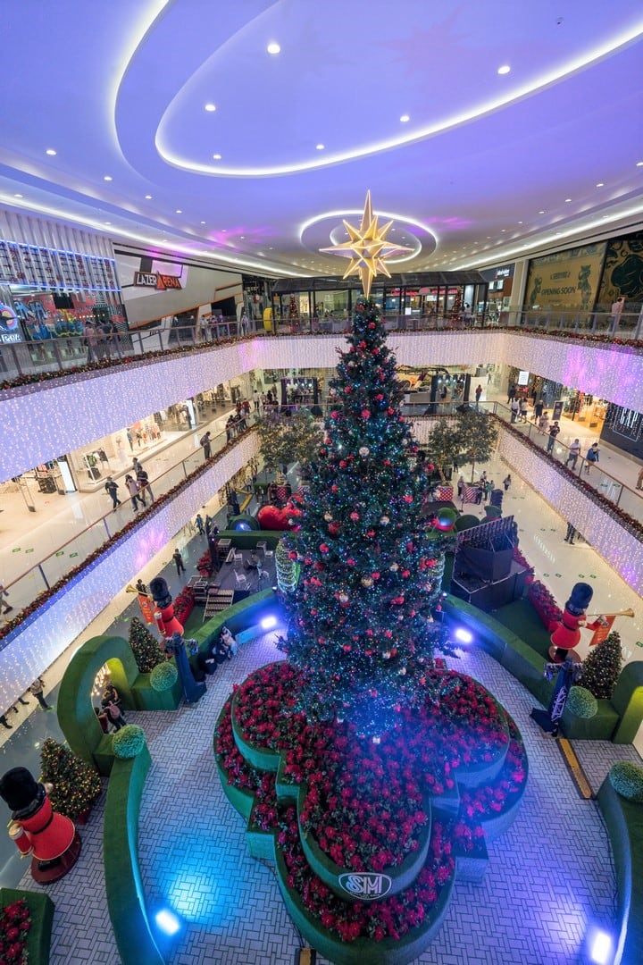 IN PHOTOS: Christmas Décor In Malls And Public Spaces, 2021 | Metro.Style