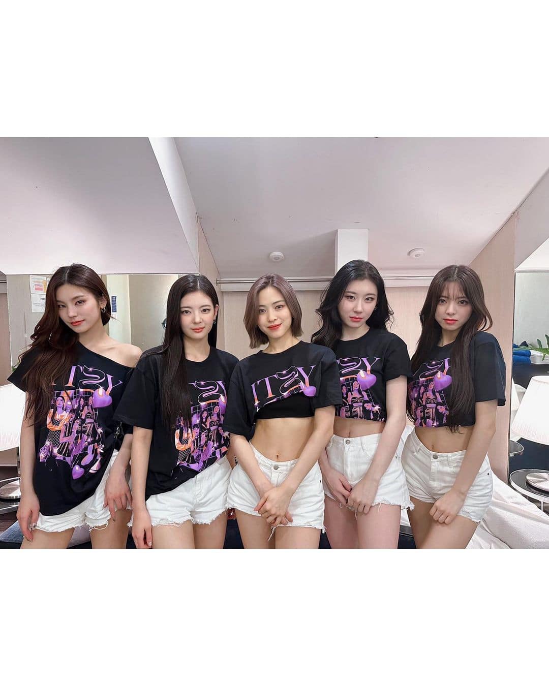 Recap: ITZY in Their "Checkmate" Tour in Manila | Metro.Style