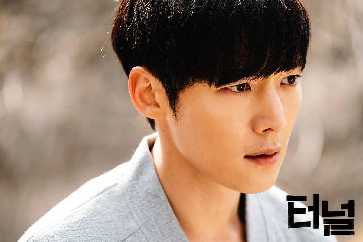 The Hottest Korean Actors As Police Officers And Detectives In K-Dramas ...