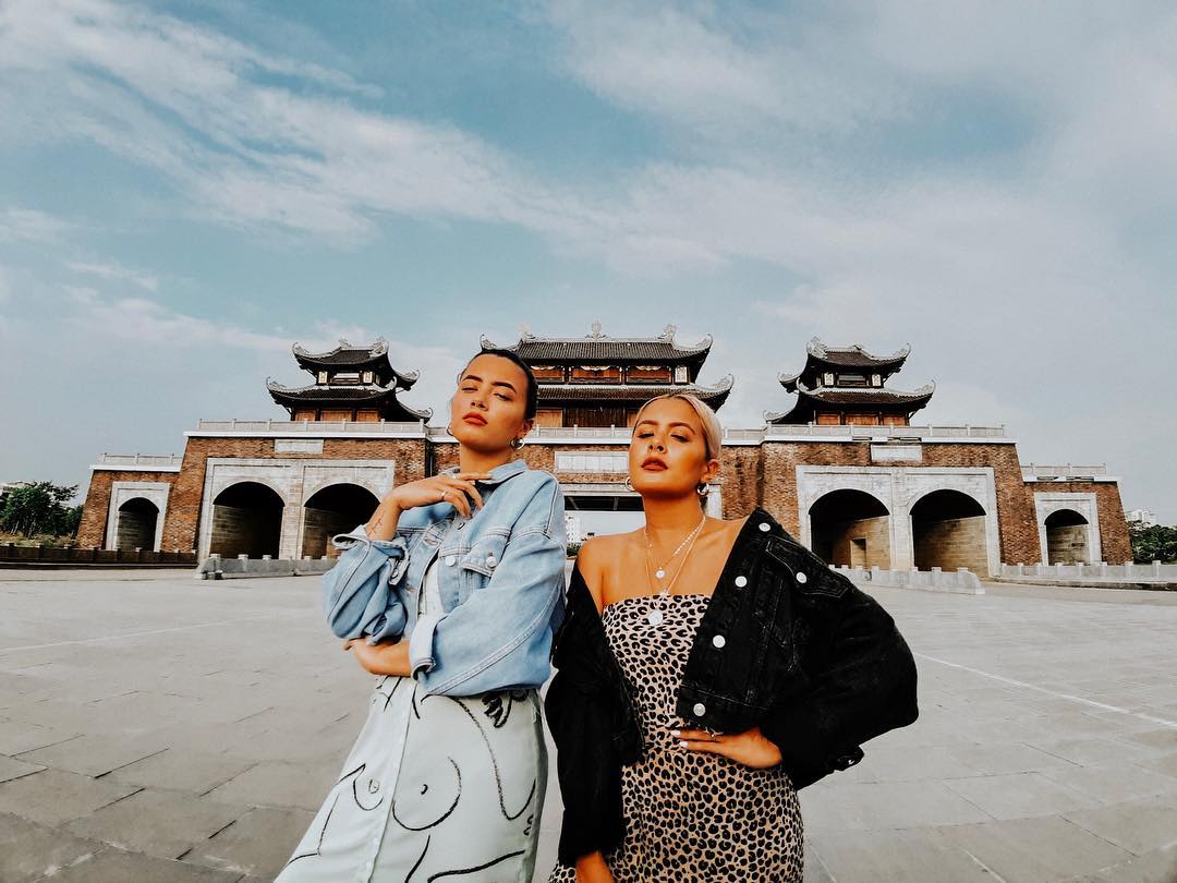 EXCLUSIVE: Chi and Gabs Gibbs Are #SisterGoals In Beauty, Fashion, And ...
