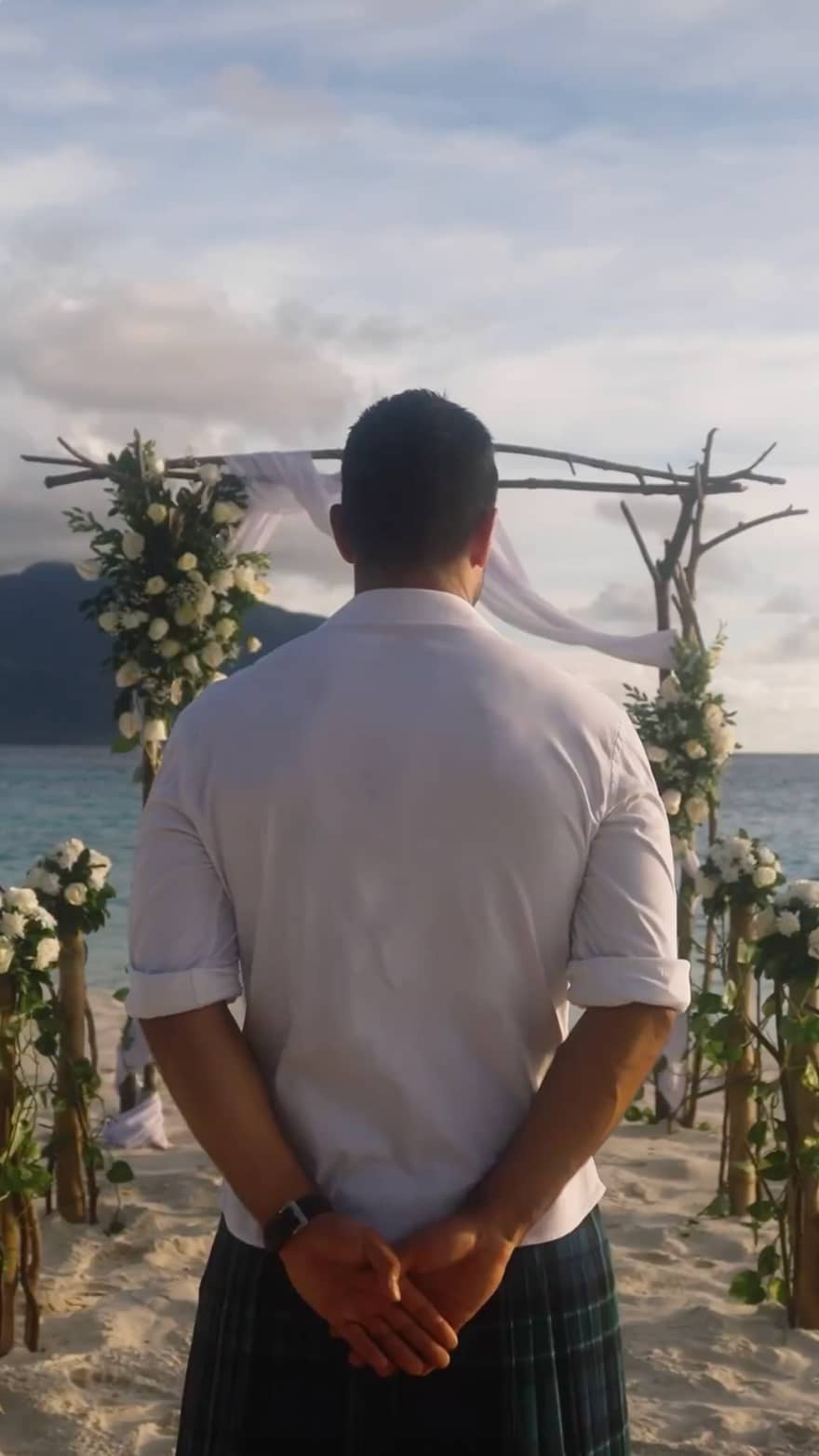 Scenes From Pia Wurtzbach and Jeremy Jauncey's Beach Wedding | Metro.Style