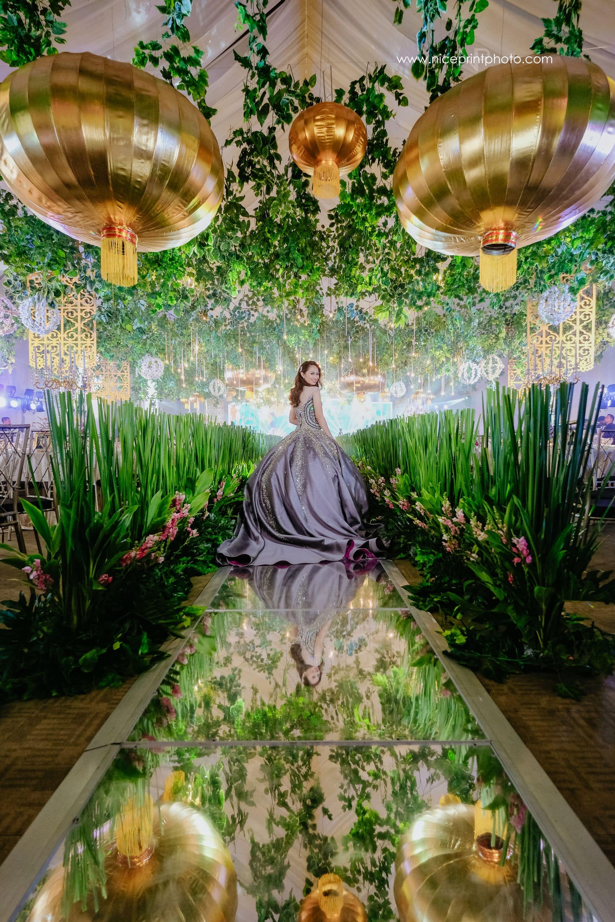 See How This Crazy Rich Asians-Themed Debut Recreated The Movie's ...