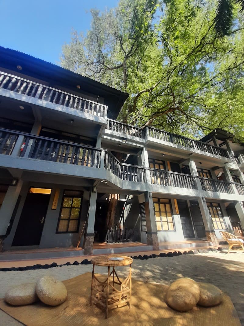 Savor The Long Days Of Summer At The Henry’s First Ever Beachfront ...