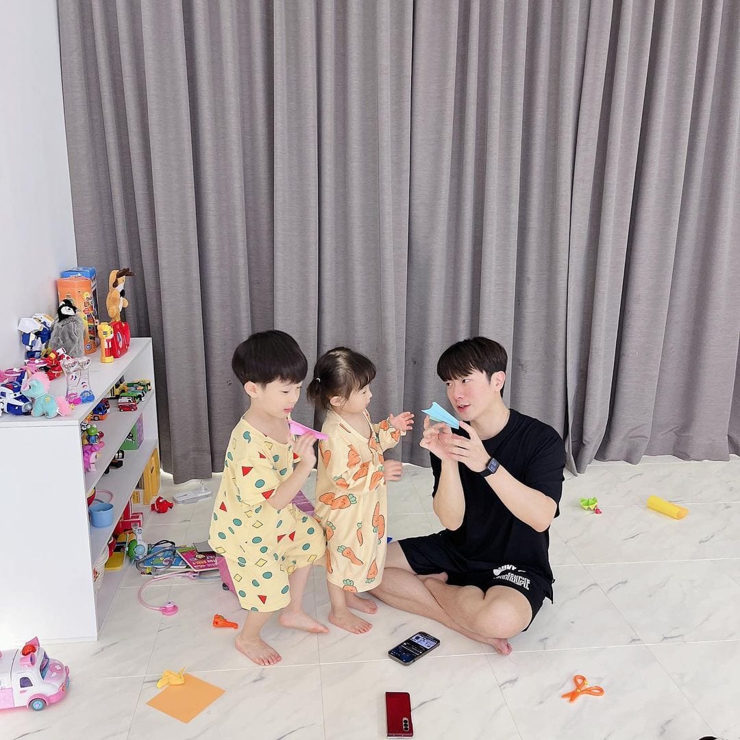 Here’s How These Korean Stars Catch Up With Their Dad Duties | Metro.Style