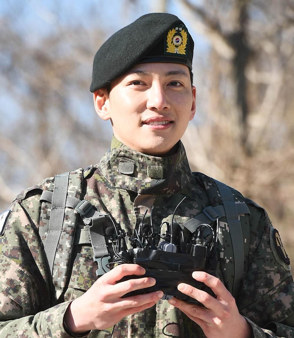 11 Korean Stars Who Made Their Real-Life Military Uniform So Sexy And ...