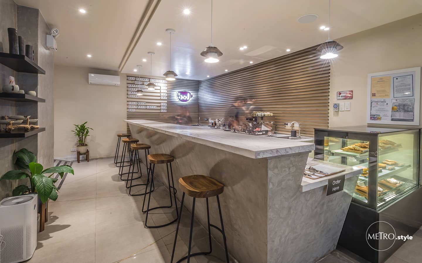 This Cafe Is So Bad It's Good | Metro.Style