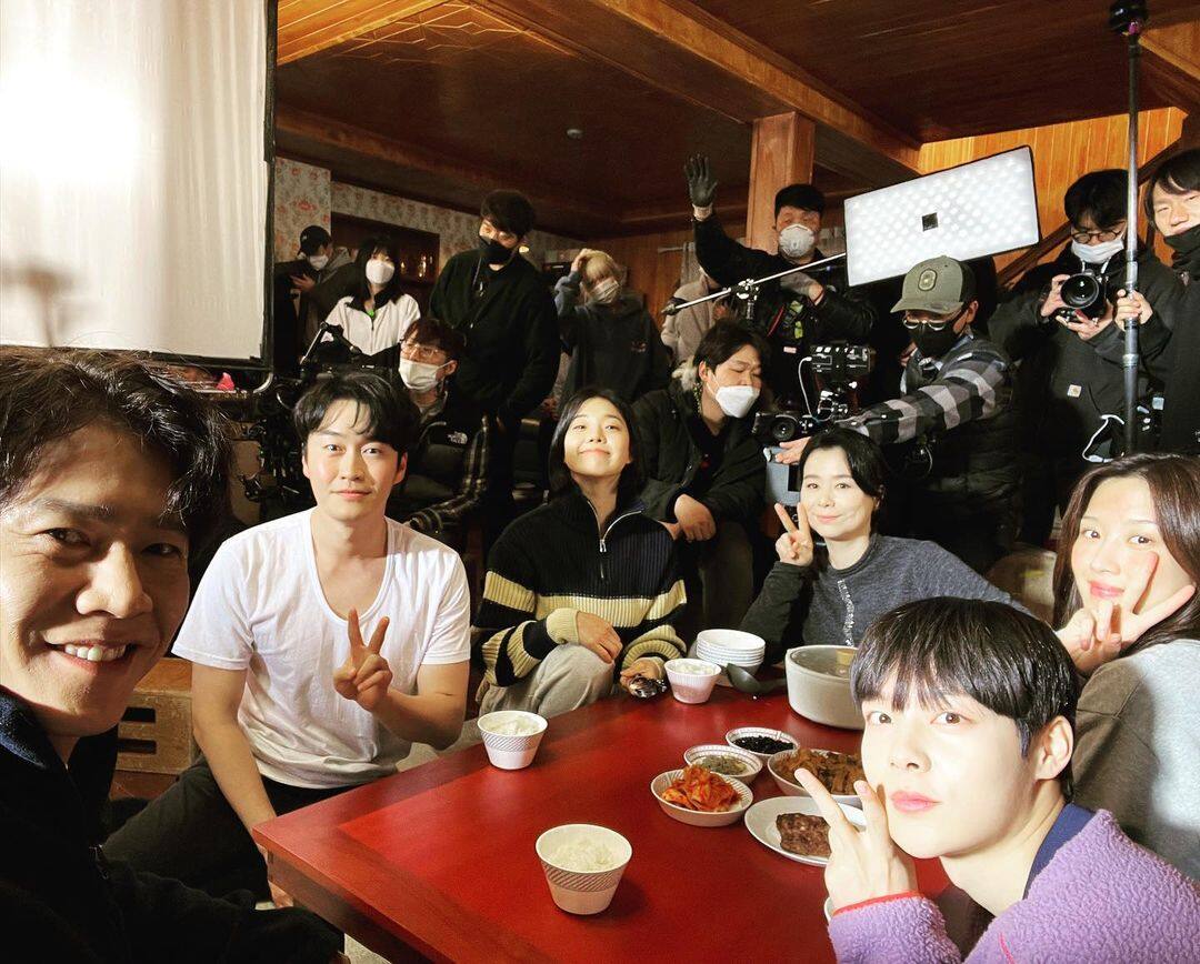 In Photos: Behind The Scenes With The Cast Members Of "True Beauty ...