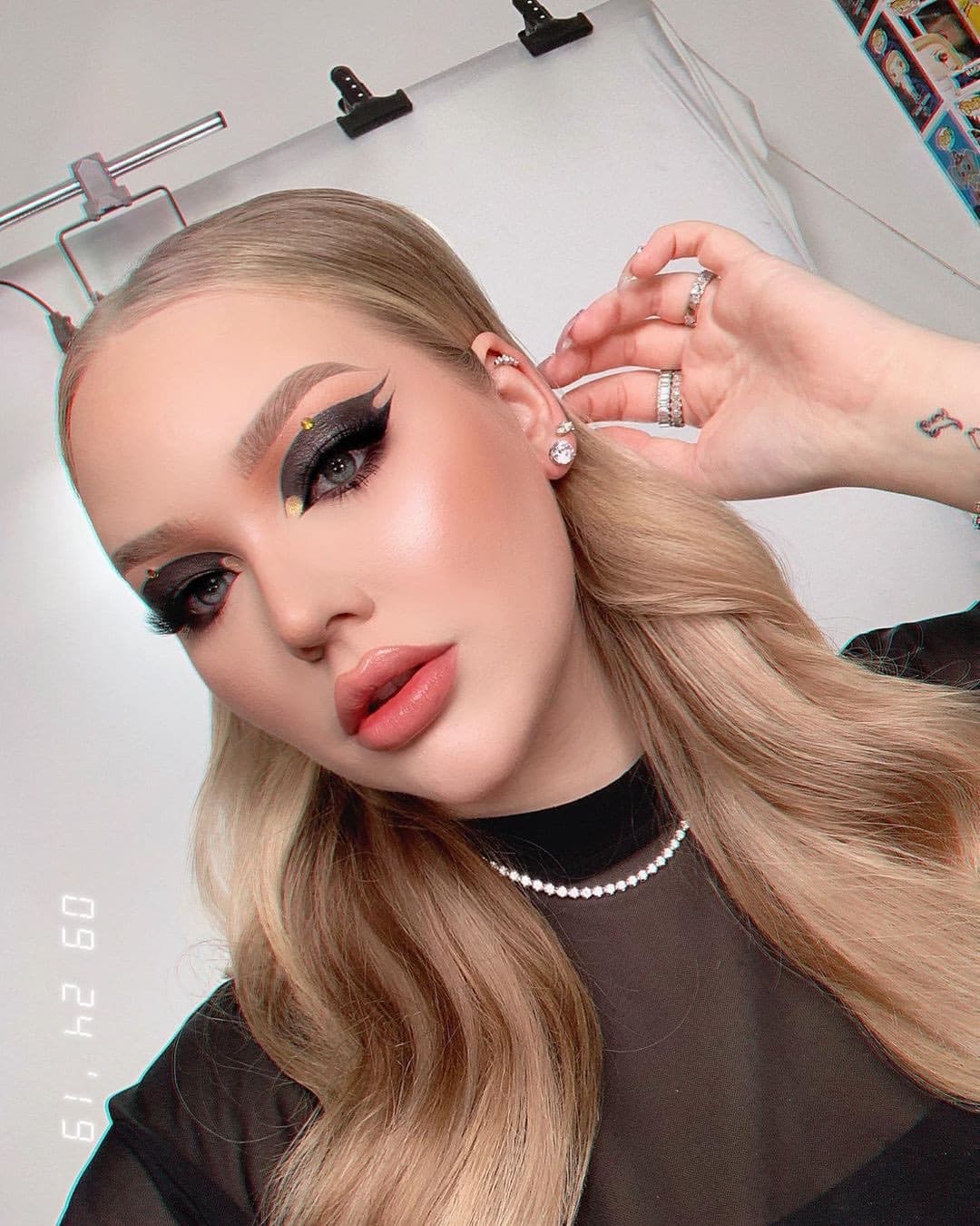 Dare To Recreate These Pretty Bold Makeup Looks By Transgender Makeup